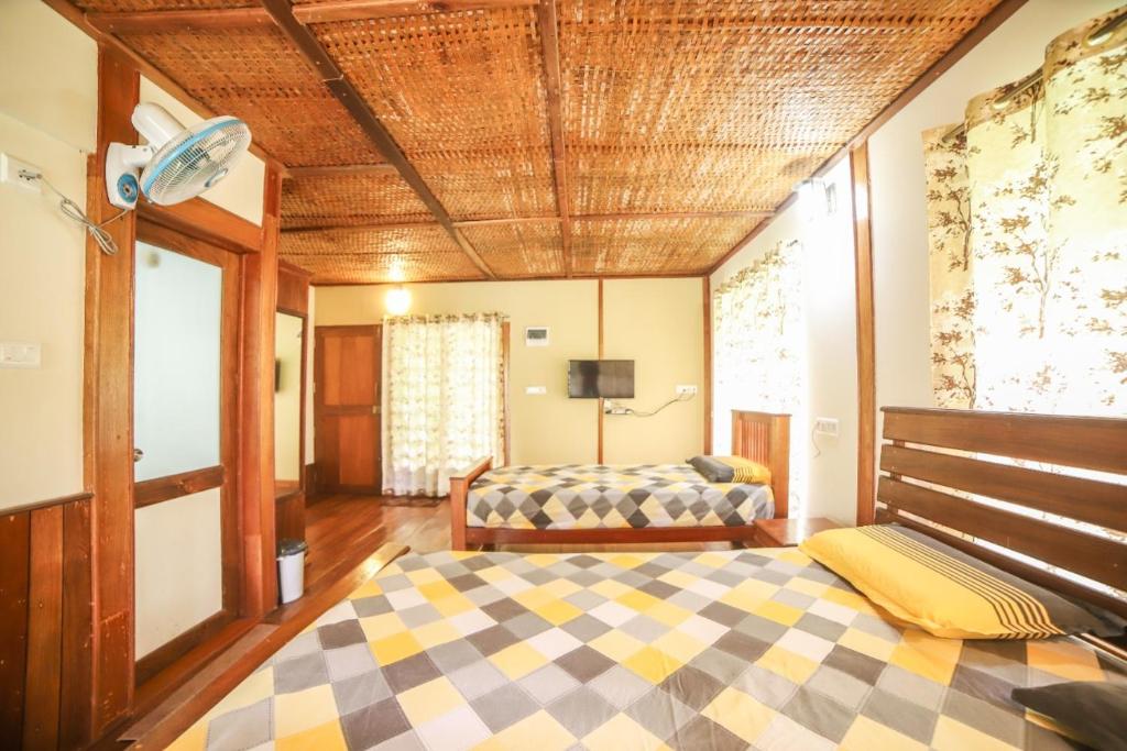Coorg coffee estate 3 bedroom villa with open balcony, Napoklu (updated ...