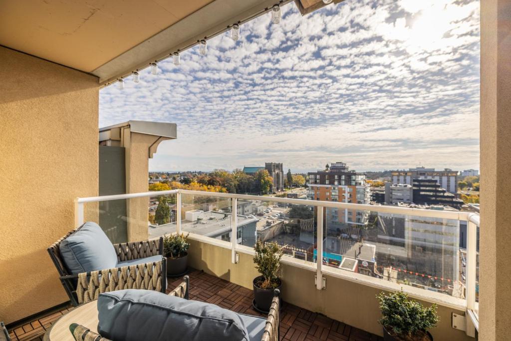 Stunning Two Floor Penthouse Condo, Terrace, City & Ocean Views ...