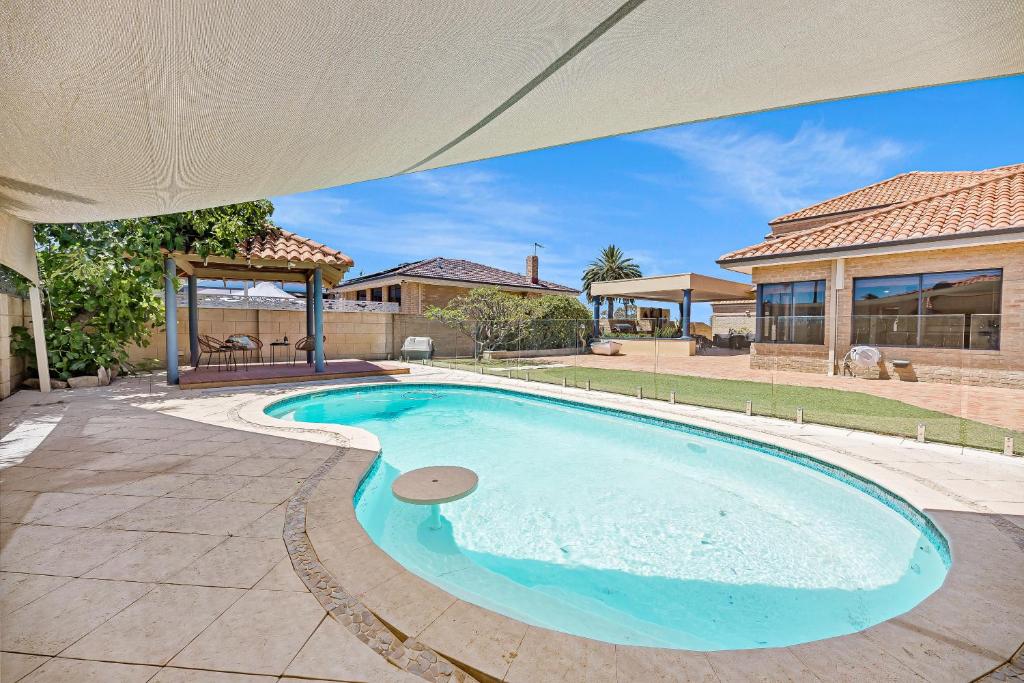 Fun In The Sun Pool Bliss, Ocean Views, Bbq Gril, Coogee – Updated 2024 ...