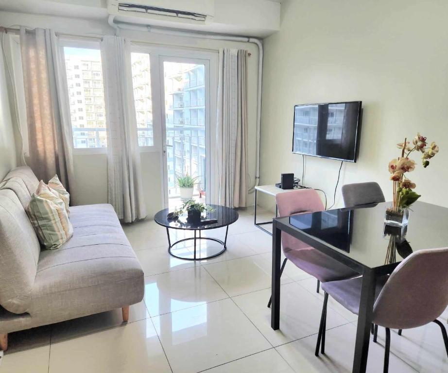 S&J Staycation at Shell Residences MOA/Near Airport, Manila (updated ...