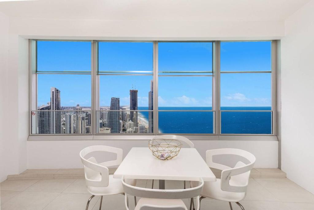 Blue Abyss - Panoramic Haven at Lavish Resort & Spa, Gold Coast ...