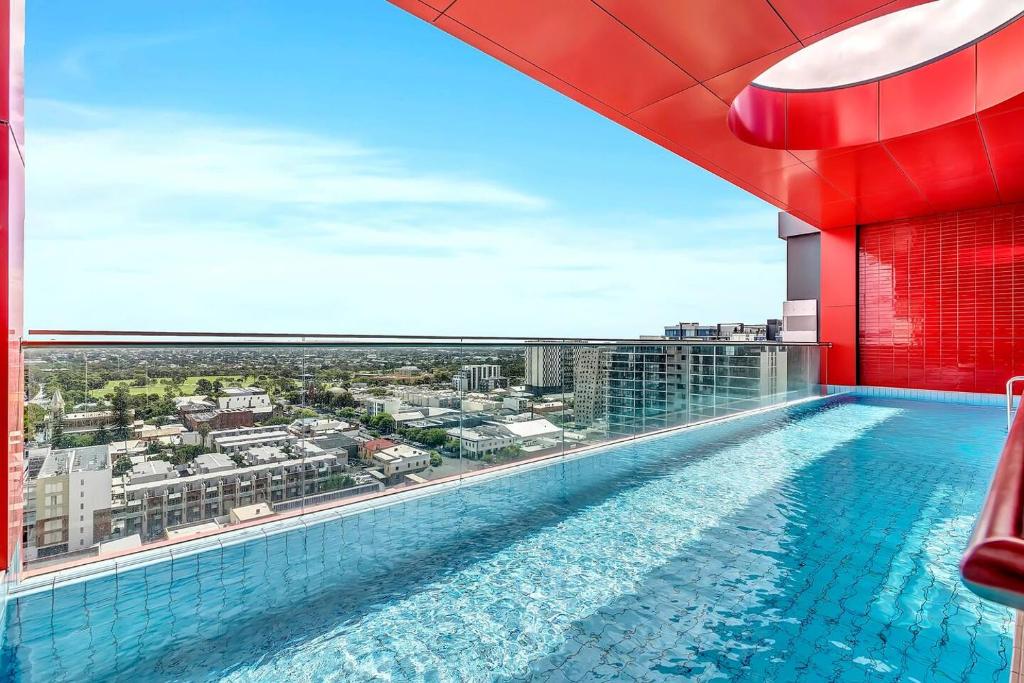 'Adelaide Azure' Scenic CBD Living with Rooftop Pool, Adelaide (updated ...