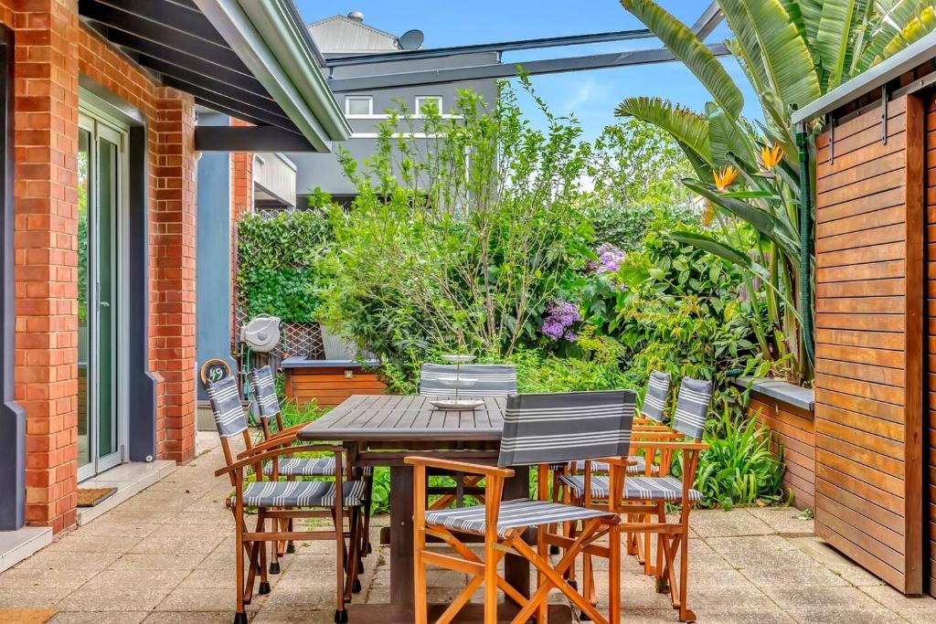 Parish Court - A Unique Contemporary Conversion, Adelaide (updated ...