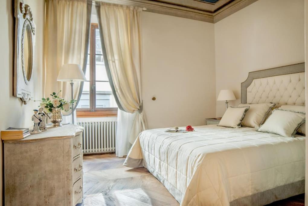 Signoria Deluxe Studio-2 people in Signoria Square, Florence (updated ...