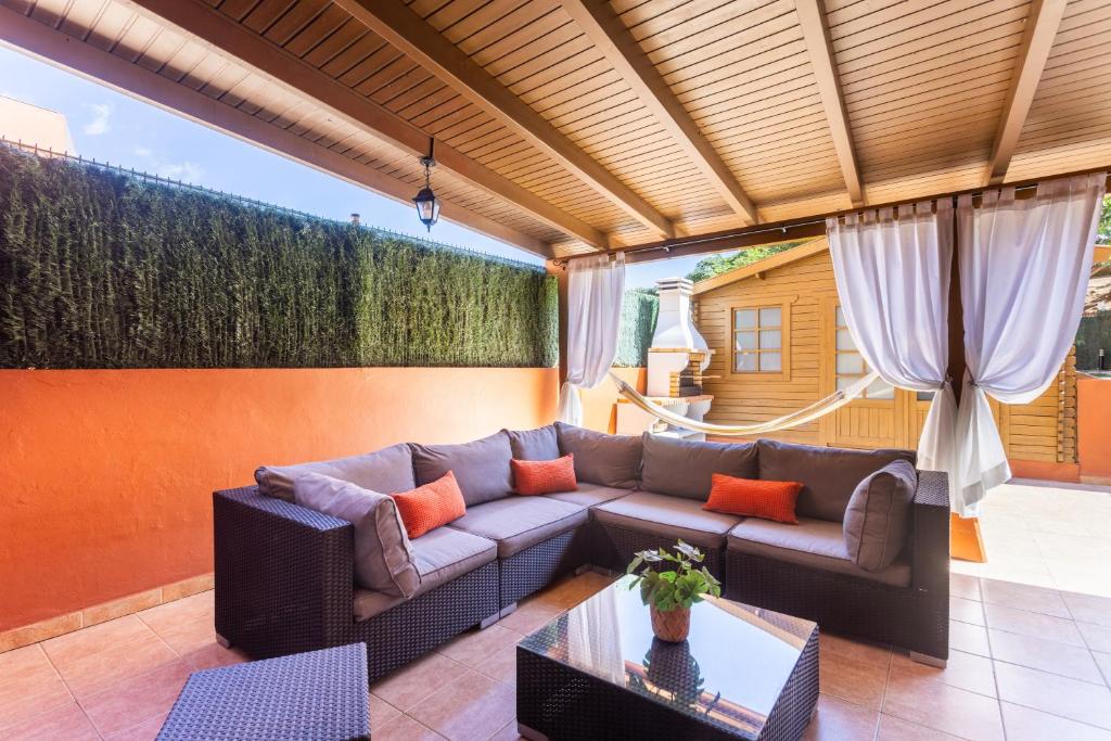 Home2Book Fantastic 160m2 Terrace Flat & BBQ, Radazul (updated prices 2025)