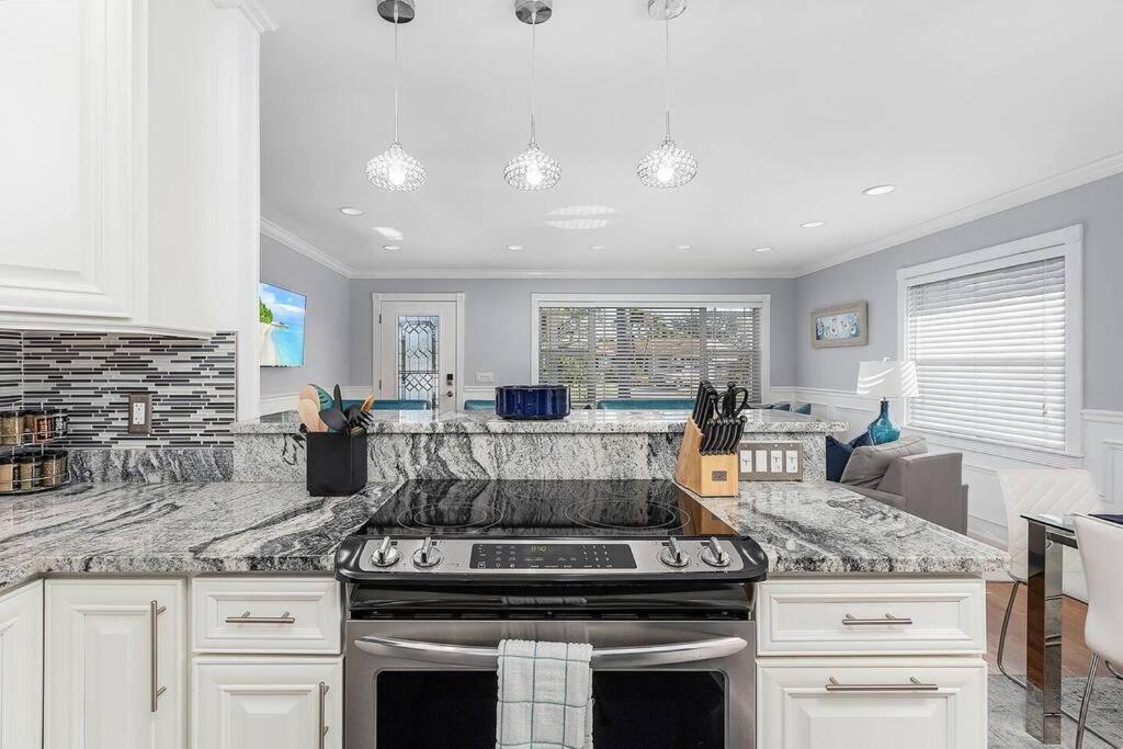 Naples Luxury 4BDR+Den POOL Home, Naples (updated prices 2025)