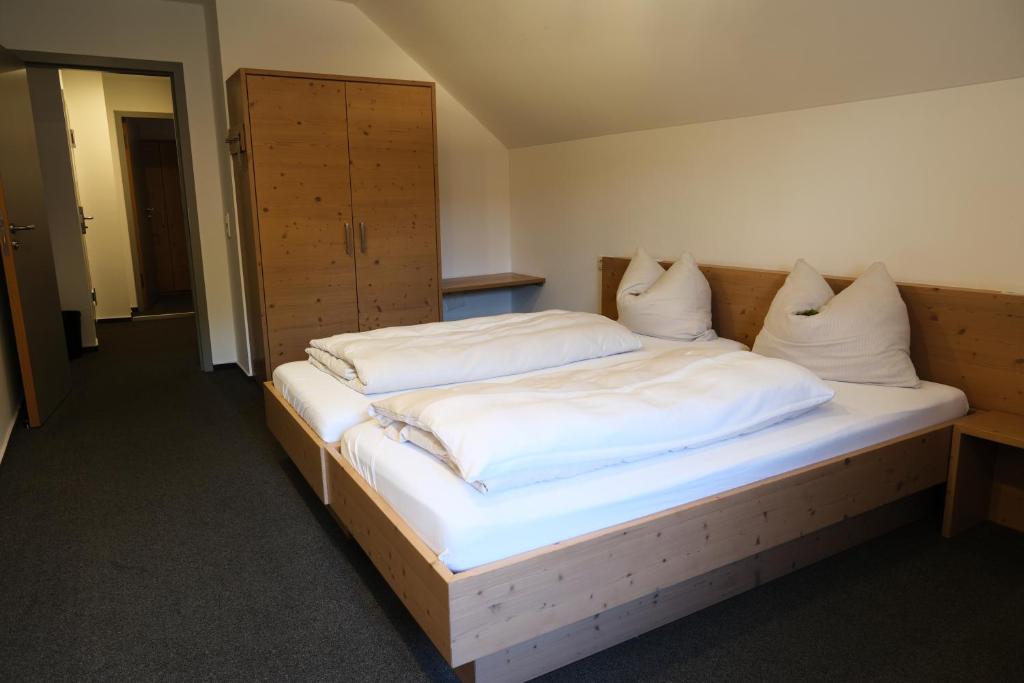 "beim Butz" | Hotels in Wörth an der donau, Deutschland