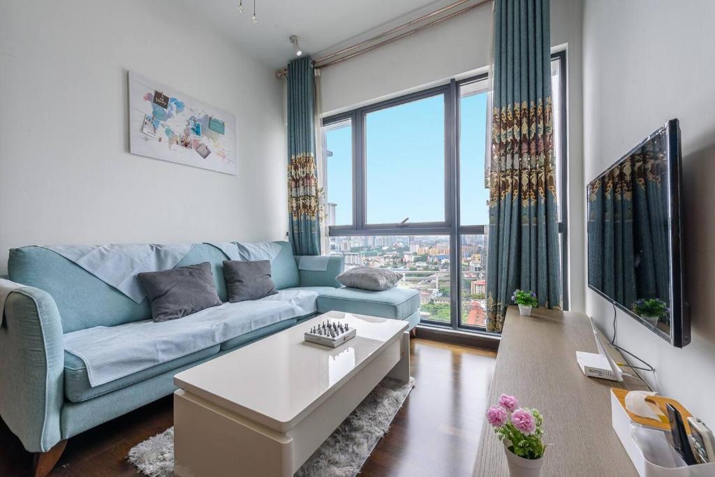 Cozy KL Sunway Velocity Residence for 1-5pax connected to MRT & Malls ...