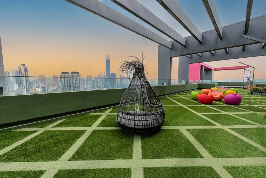 Cozy KL Sunway Velocity Residence for 1-5pax connected to MRT & Malls ...