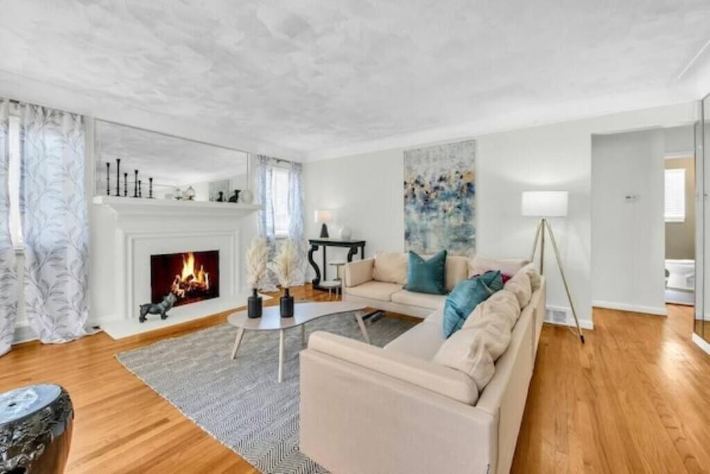 Grosse Pointe/Detroit Relaxing Family Home, Grosse Pointe – Updated ...