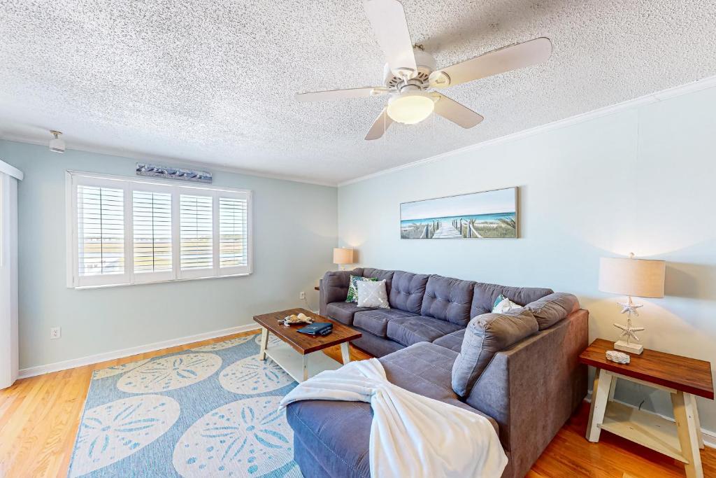 Sand Dollar Hideaway, North Topsail Beach (updated prices 2025)