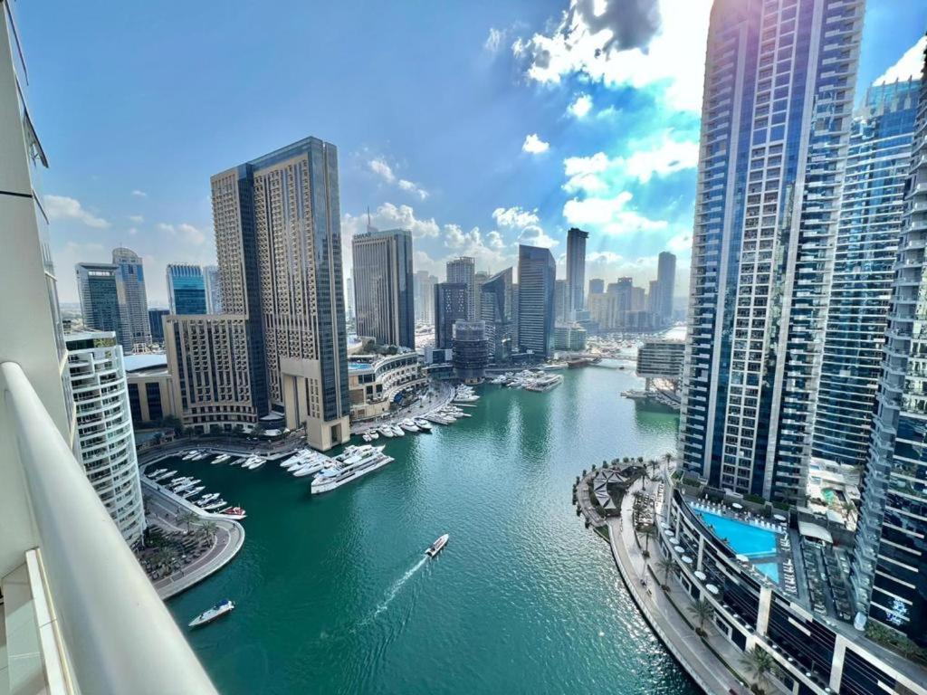 Magnificent 2BR with mesmerizing Marina View, Dubái (precios ...