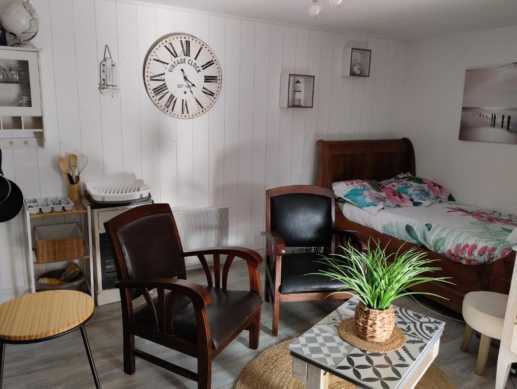 Launay, Chènehutte-les-Tuffeaux (updated prices 2024)