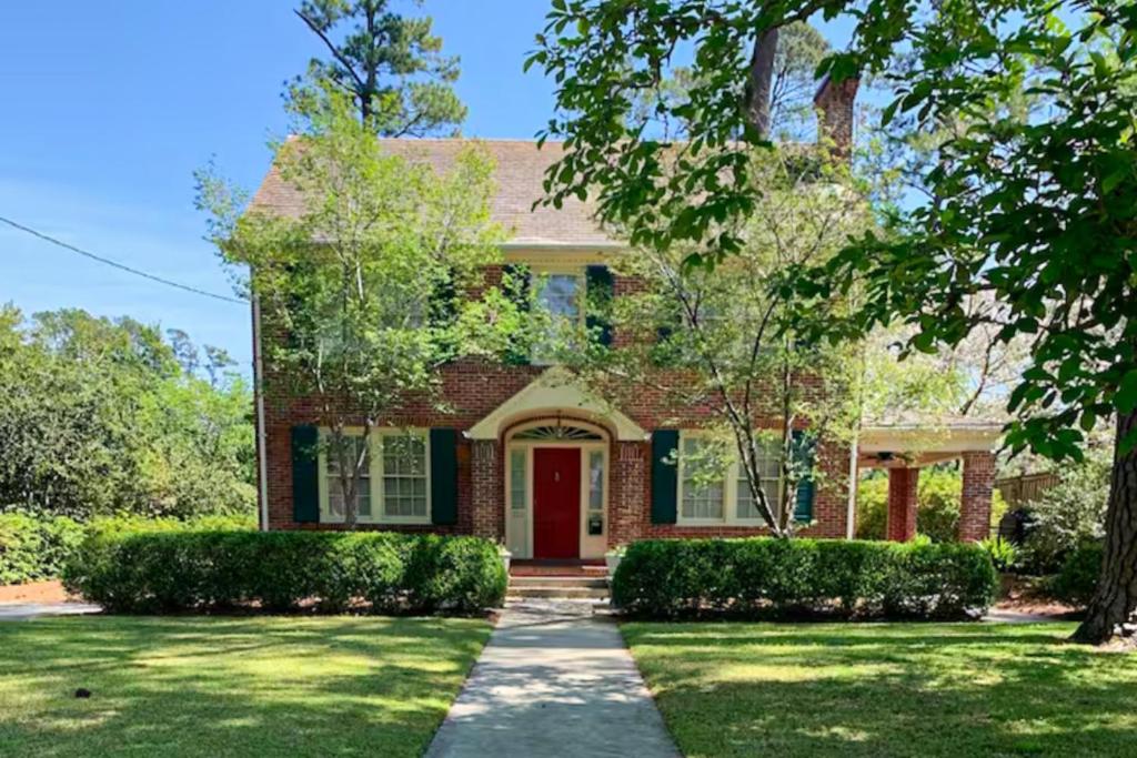 Wilmington Brick Beauty, Wilmington (updated prices 2025)