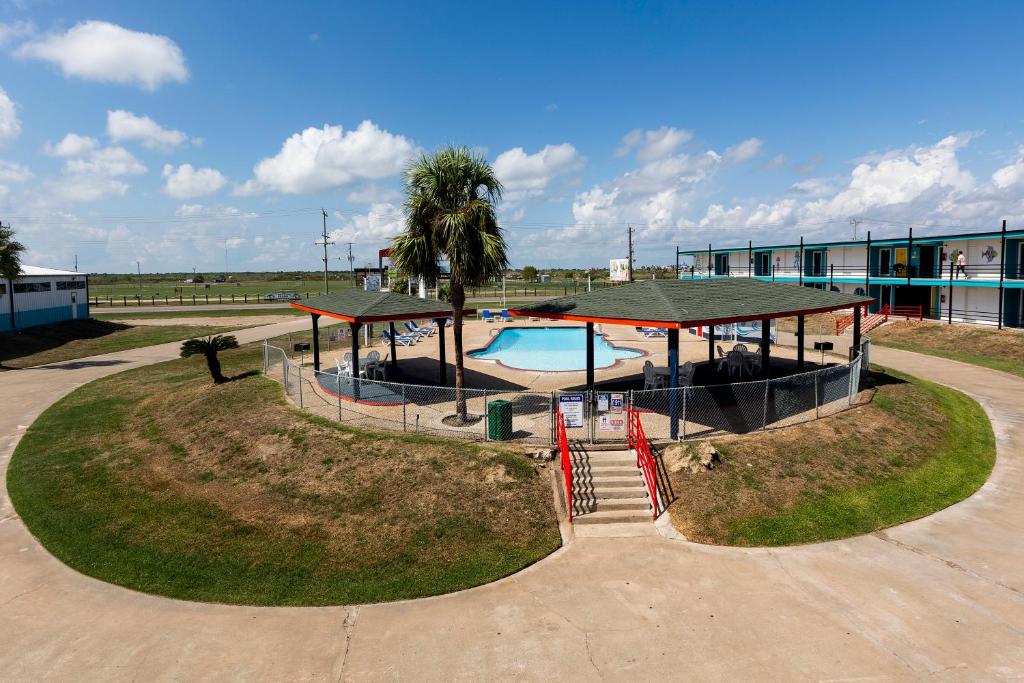 CRYSTAL PALACE RESORT, Bolivar Peninsula (updated prices 2025)