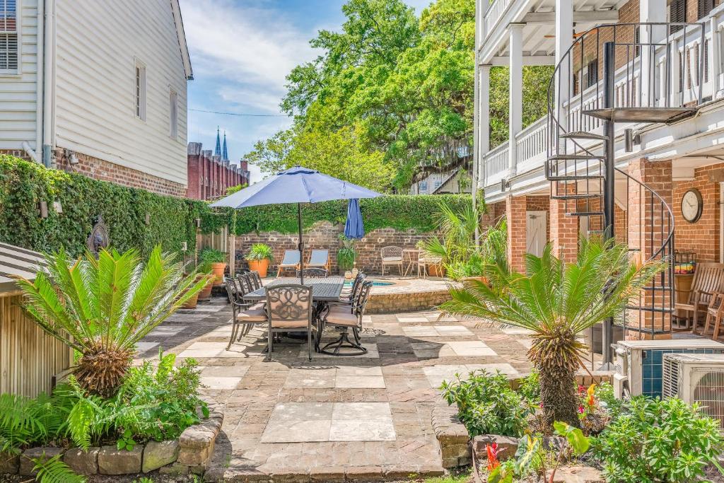 Hamilton Suite 3 - Heart of Downtown, Courtyard, Savannah (updated ...