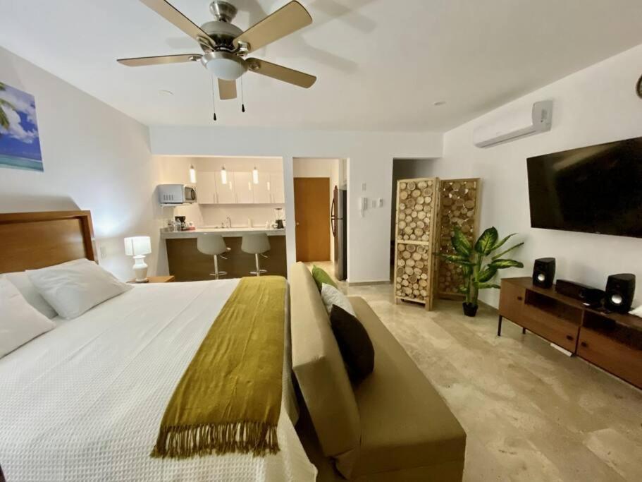 Amazing, luminous studio close to beach and 5th Av, Playa del Carmen ...