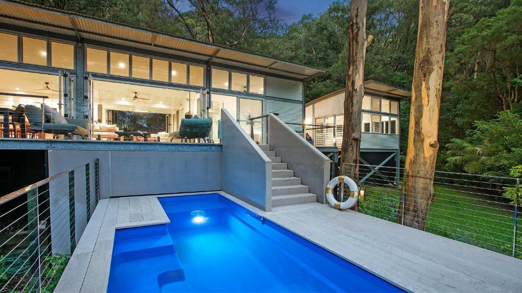Luxurious Bush Retreat With Amazing Bay Views, Pool and Hot Tub ...