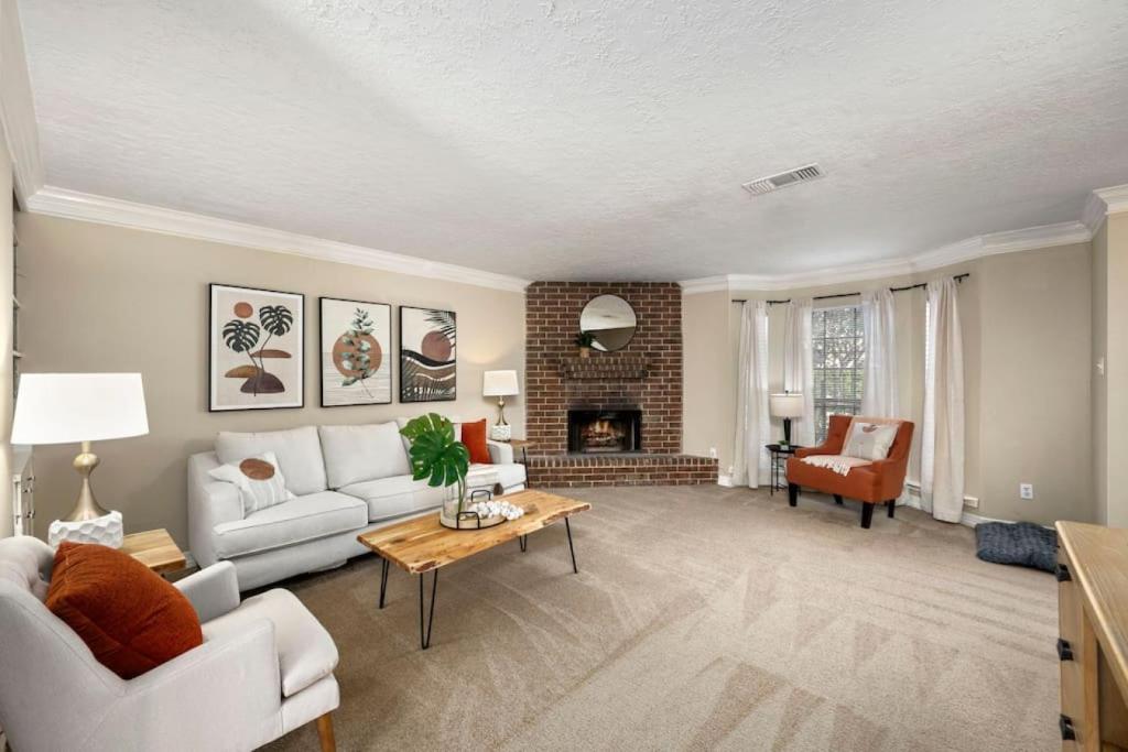 Montrose Walk To 50 Restaurants 1Mile 2 Downtown, Houston (updated ... Montrose Walk To 50 Restaurants 1Mile 2 Downtown, Houston (updated ...