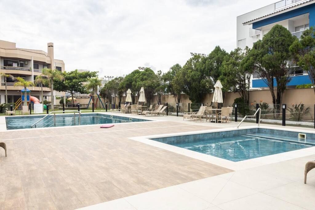 Cond. Frente Mar - Área Lazer Completa - 2 Piscinas, Florianópolis ...