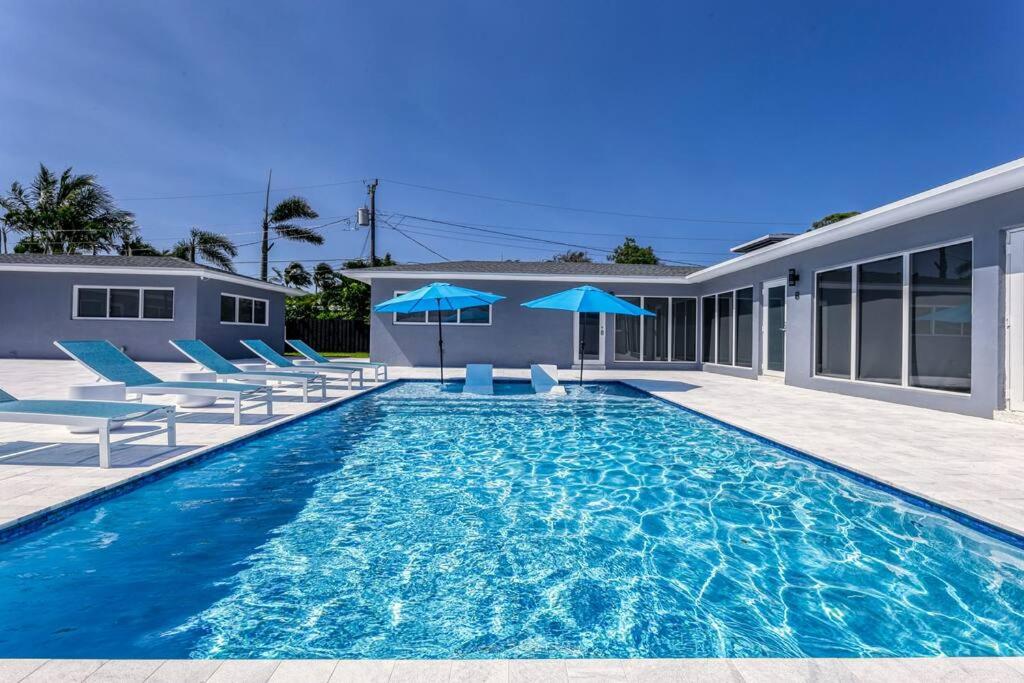 Sunshine Manor 2009, Fort Lauderdale (updated prices 2026)