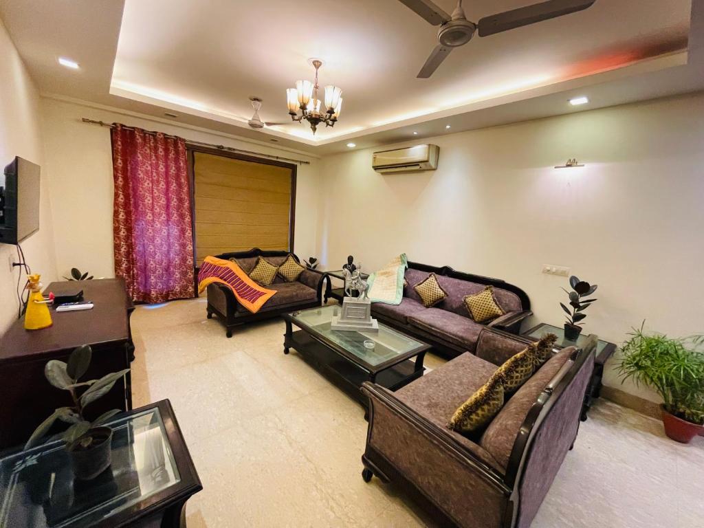 DIVINE INDIA SERVICE APARTMENT 4BHK , J-191 , SAKET, New Delhi (updated ...