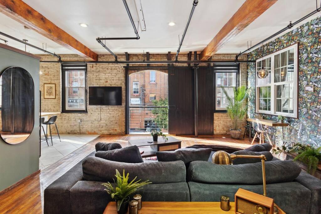 Chic Artist Flat on Fun Brewery & Restaurant Strip, Philadelphia ...