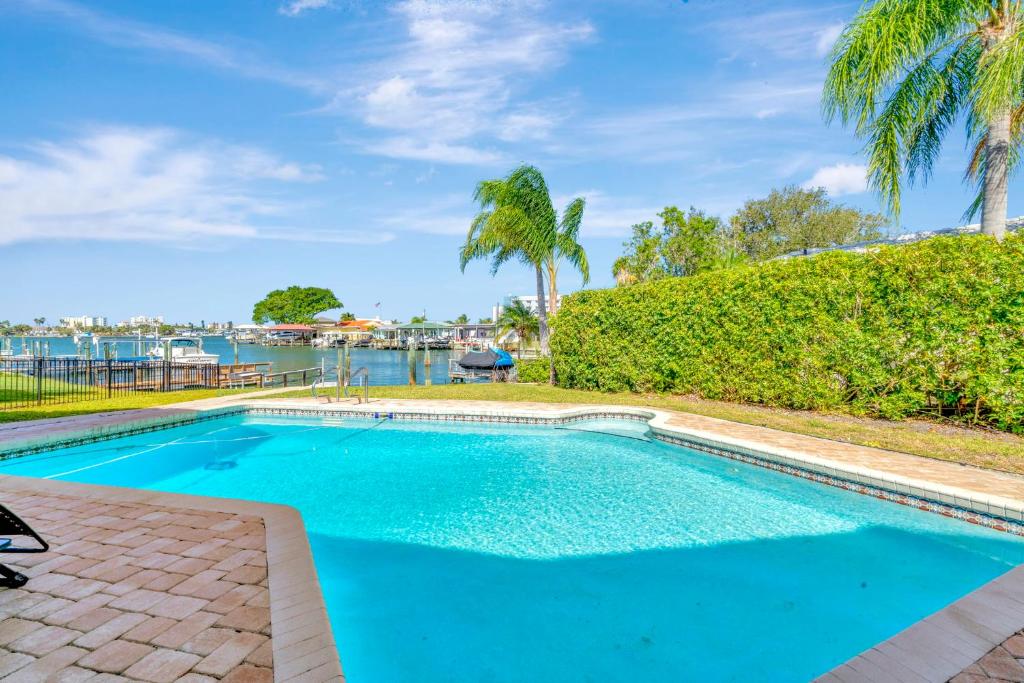 Clearwater Beach Waterfront Modern Villa 4BD 2BIG OPEN LOFT 4BT with ...