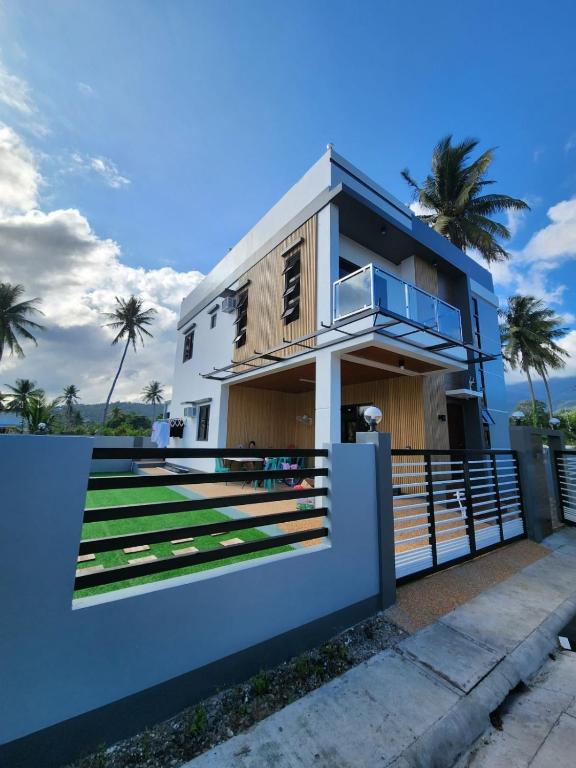 Triple J Villa, Puerto Galera (updated prices 2025)