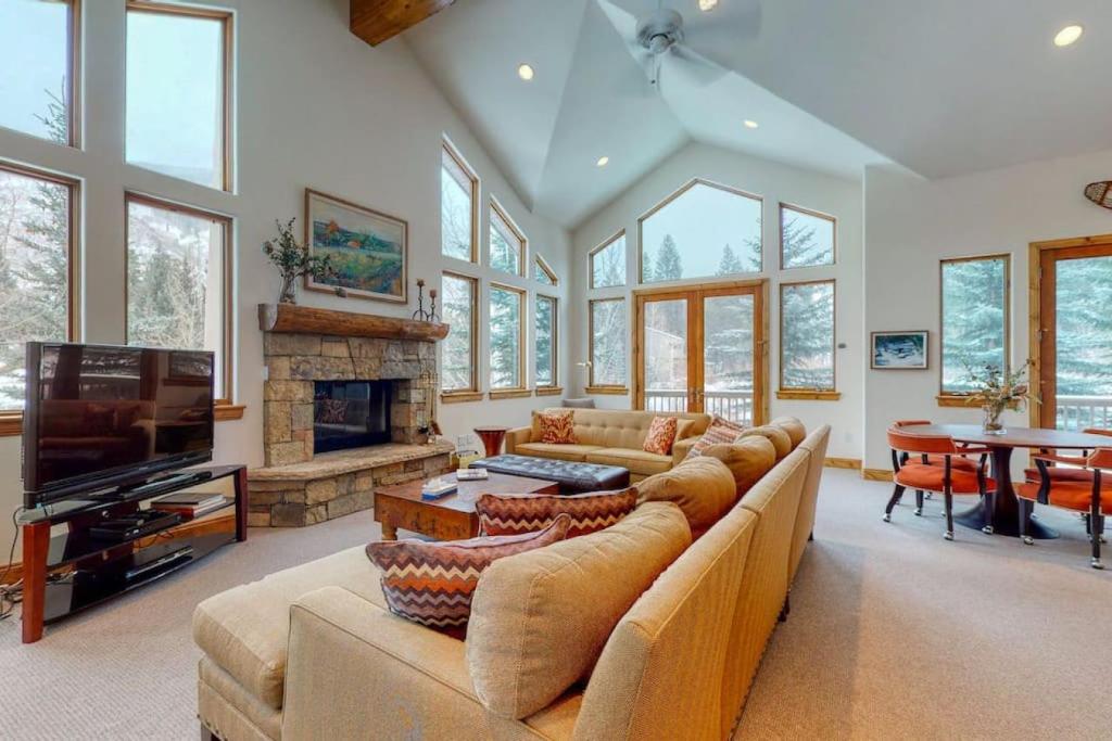 Beautiful Mountain Views - Spacious East Vail Home, Vail (updated ...