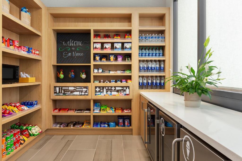 Hampton Inn & Suites San Mateo-San Francisco Airport, San Mateo ...