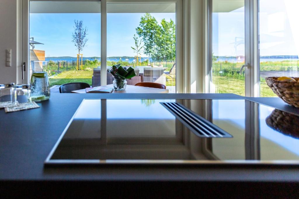 Hangar 19 Luxusbungalow am See mit Kamin 3, Schwerin (aktualisierte ...