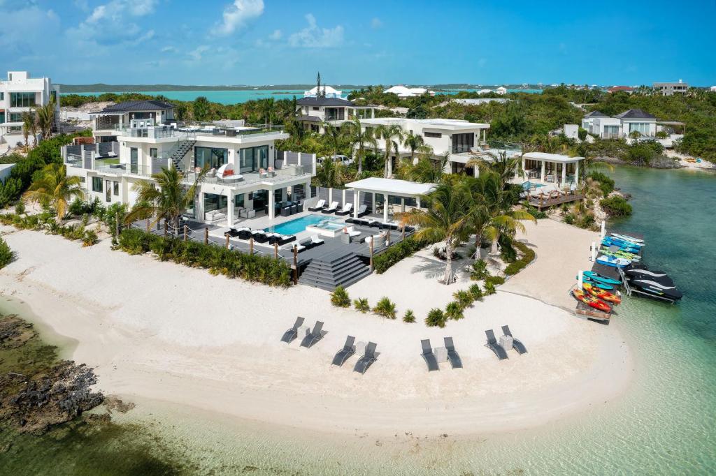 Horizon Villa, Taylor Bay Beach (updated prices 2025)