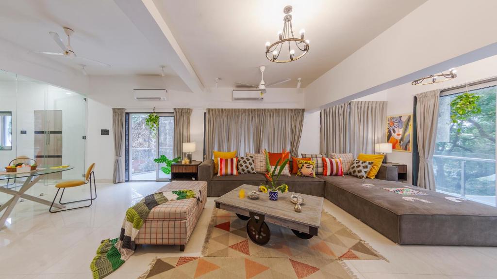 Villa Belle Vue- 4BHK Private Pool & Party Hall By StayMonkey, Lonavala ...