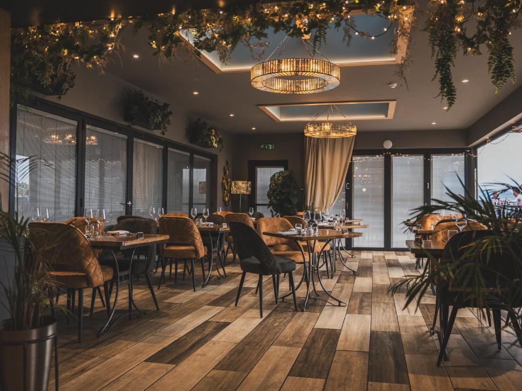 Crossways, Wells (updated prices 2025)