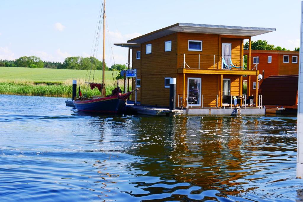 FLOATING HOUSES - "schwimmende Ferienhäuser" - Haus 3, Kröslin (updated prices 2025)