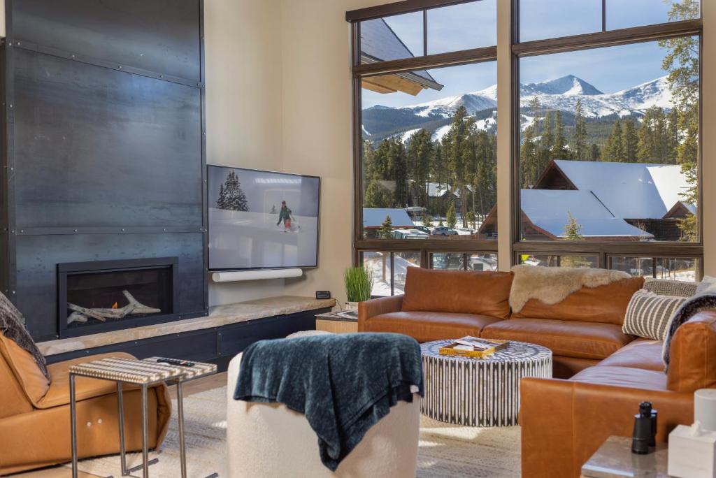 Steps from Shuttle! STUNNING views! Luxury finishes, backs to Nordic ...