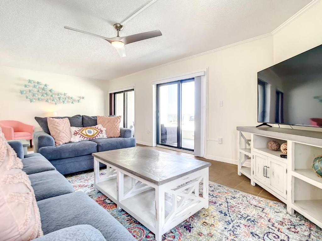 Ocean View Ground Level Seascape Towers ~ Overlooking Pool ~ Walk right ...