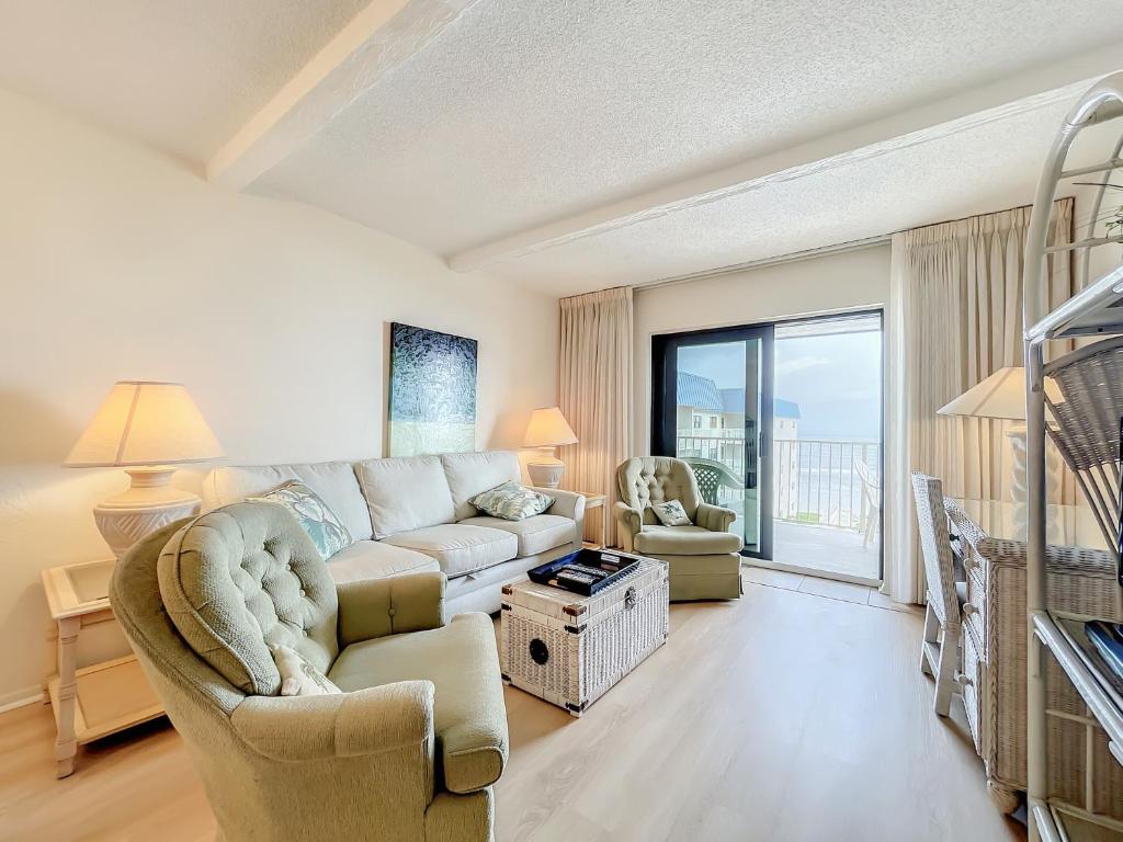 Lovely beachfront corner unit overlooking pool and clubhouse ~ HA501 ...