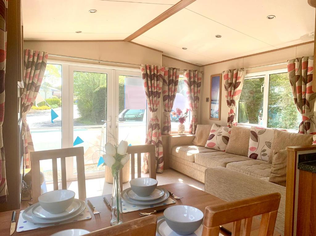 Whitecliff Bay Seaside Caravan, Bembridge (updated prices 2025)