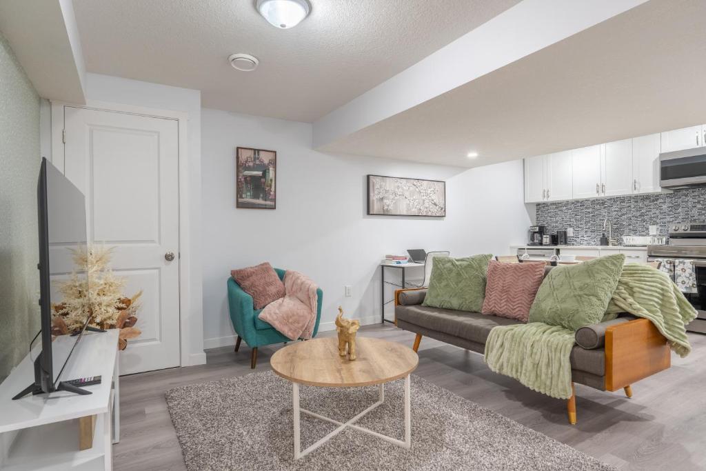 Serene Elegance 2BR Gem with modern conforts, Calgary (updated prices 2025)