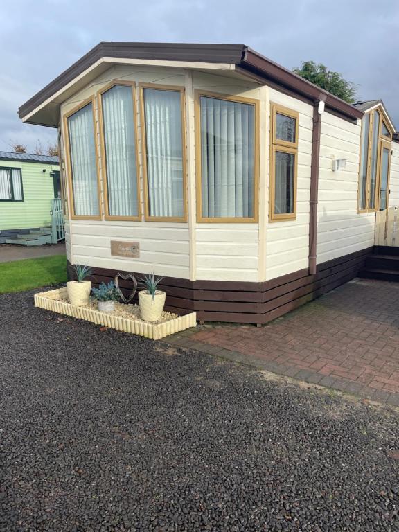 7 Rannoch Row, lovely holiday static caravan for dogs & their owners ...