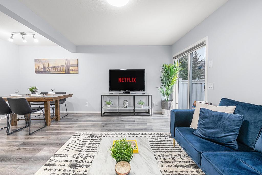 Large Townhome Near Anthony Henday in Ellerslie with Driveway & Visitor ...