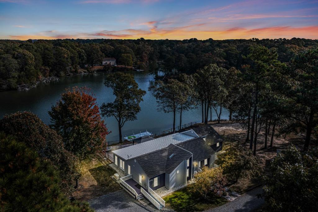 Spacious waterfront family retreat. Dogs welcome!, Reedville ...