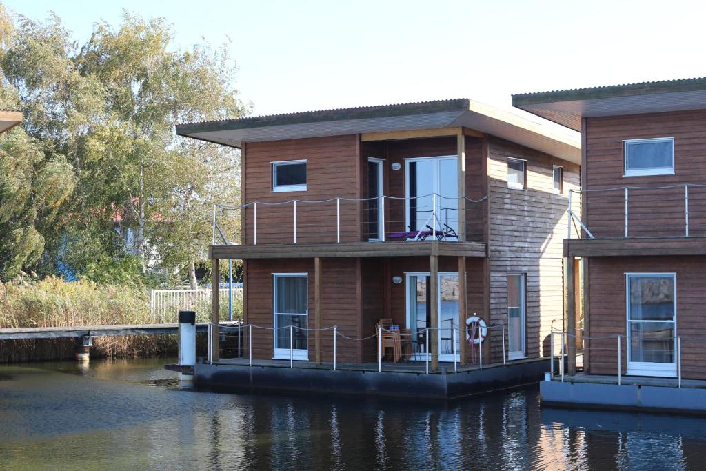 FLOATING HOUSES - "schwimmende Ferienhäuser" - Haus 3, Barth (updated prices 2025)