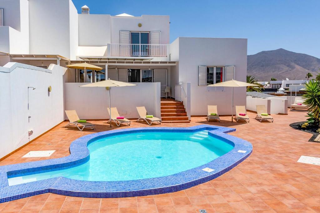 Villa Amparo by Villa Plus, Playa Blanca (updated prices 2025)