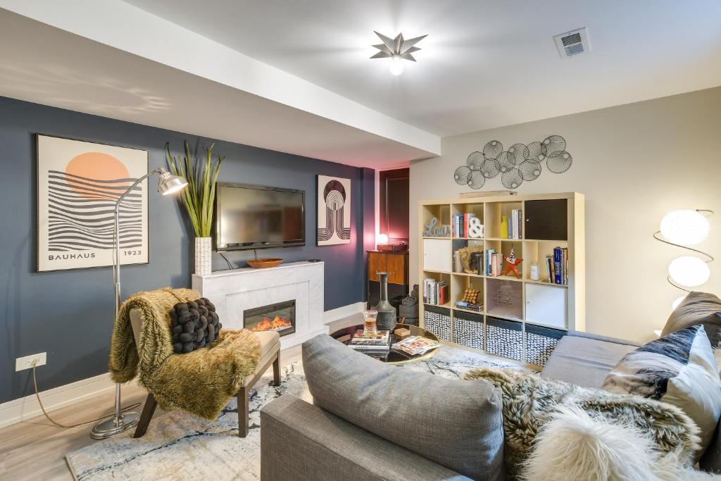 Chic Forest Park Home with Patio - 10 Mi to Chicago, Forest Park ...