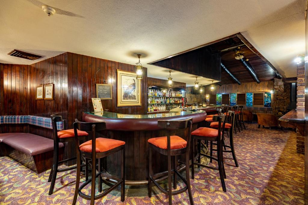 African Sky Hotels - Pine Lake Inn, White River (updated prices 2025)
