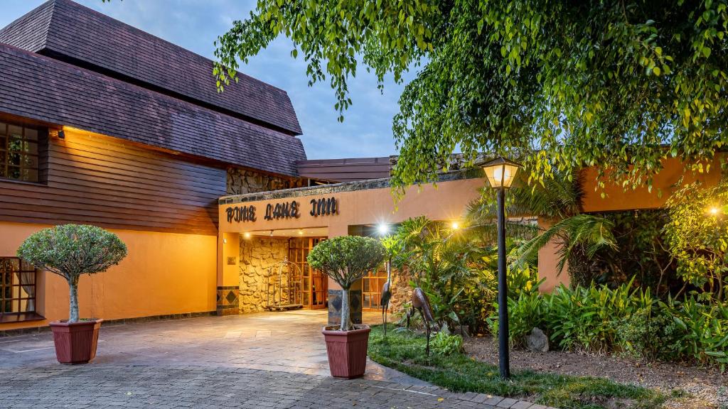 African Sky Hotels - Pine Lake Inn, White River (updated prices 2025)