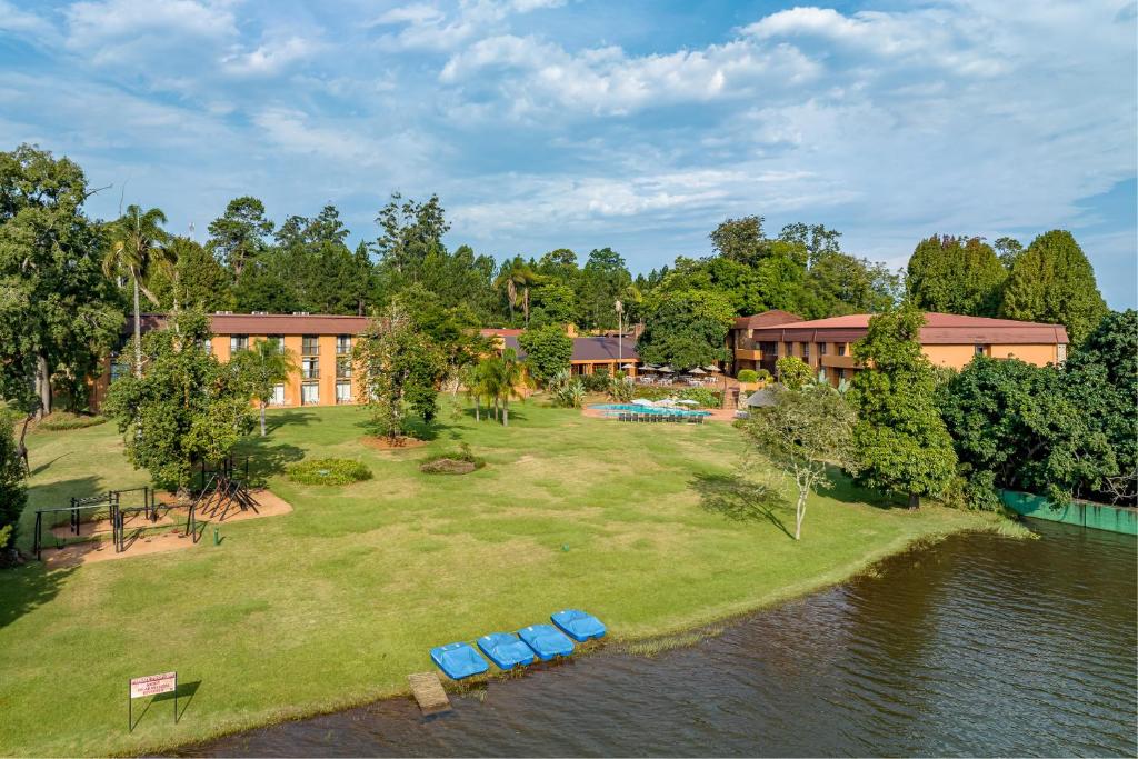 African Sky Hotels - Pine Lake Inn, White River (updated prices 2025)